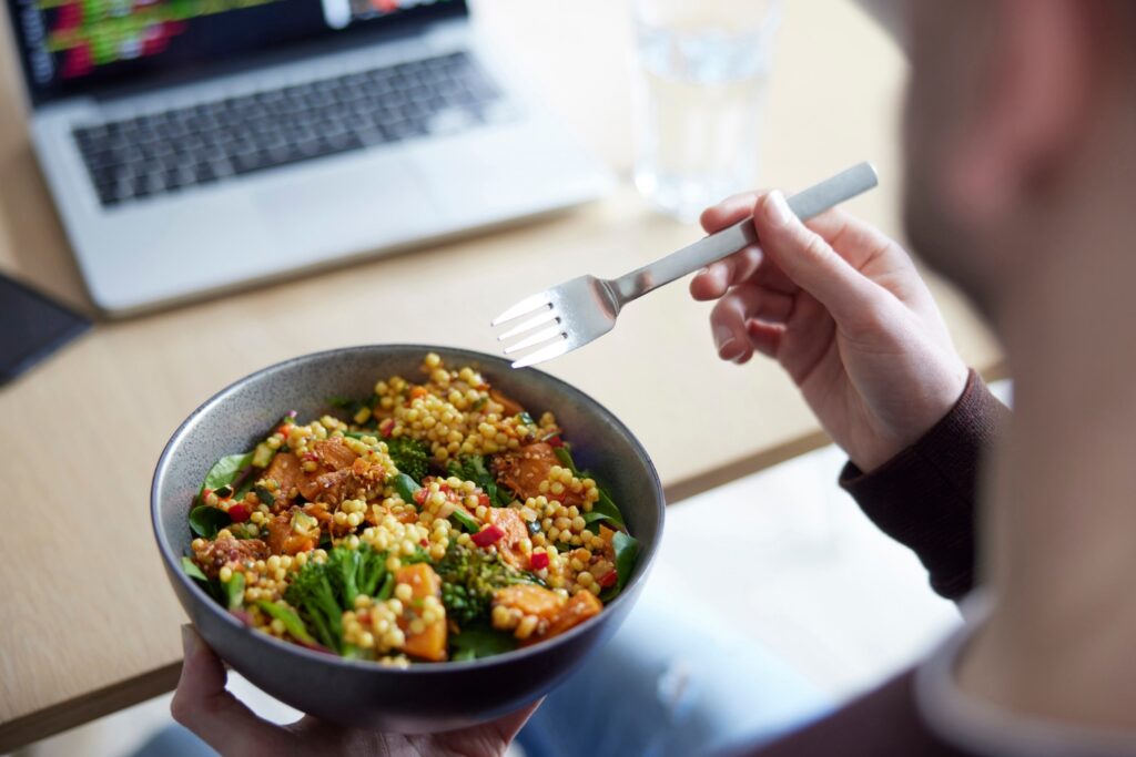 8 Tips for Eating Well When Working from Home